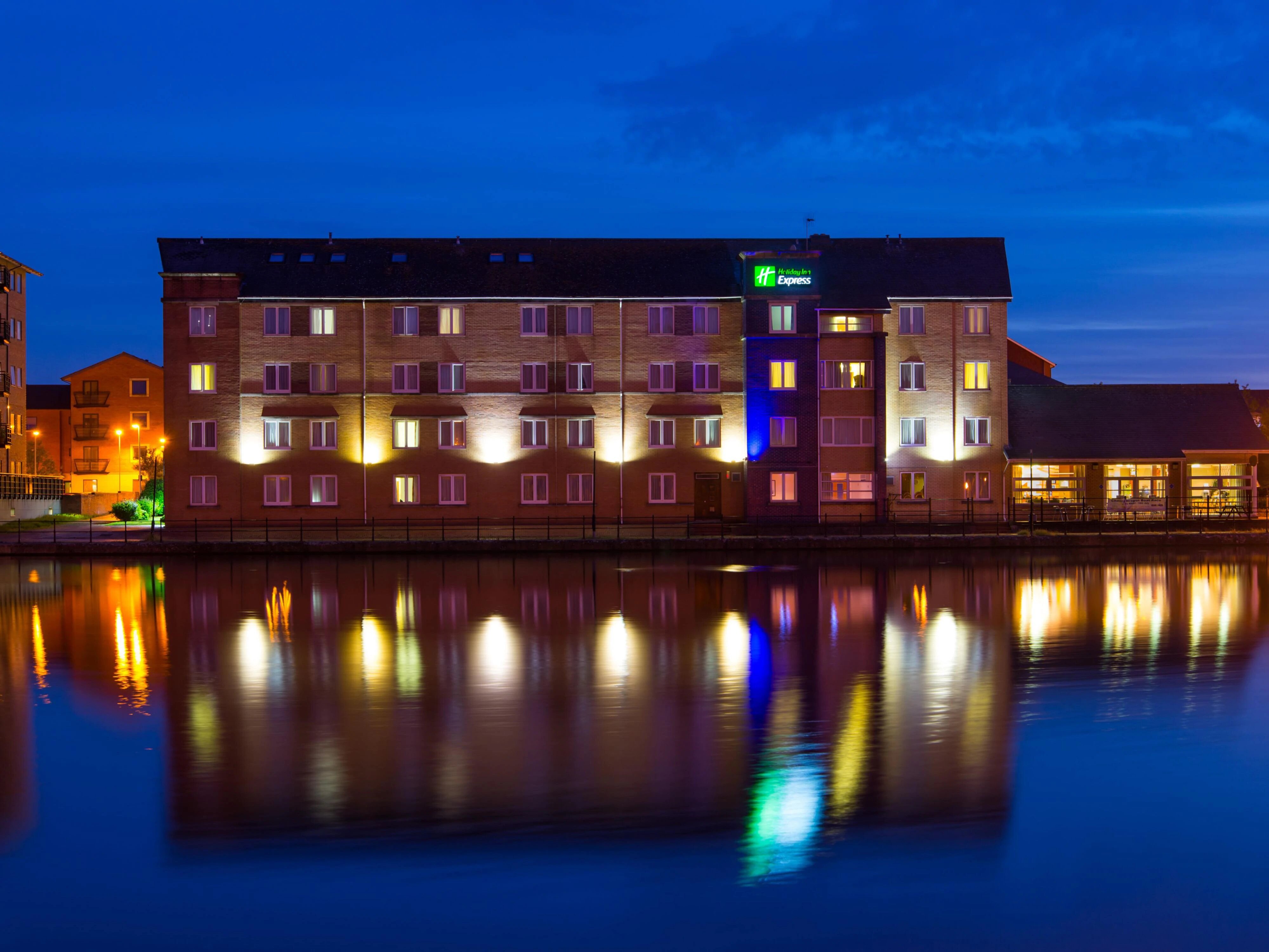 Holiday Inn Express, Cardiff Bay - Cardiff Conference Bureau